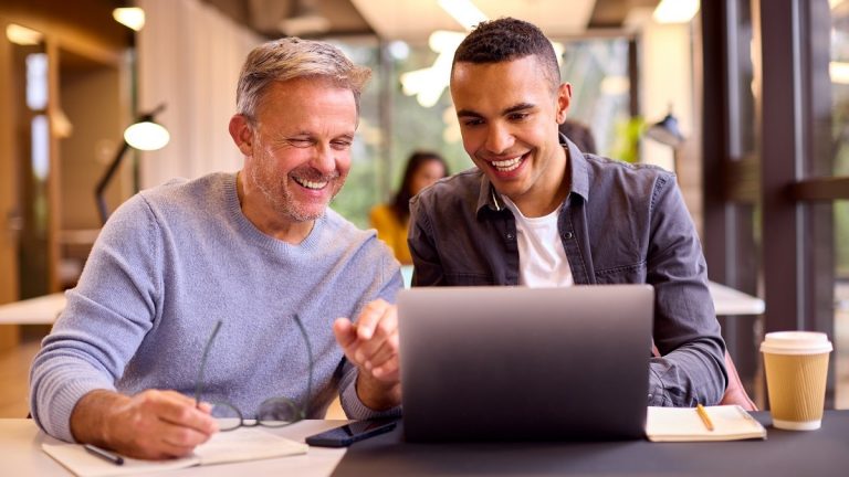 Qu’est-ce que le tutorat en entreprise ? - Mag des compétences - Comundi